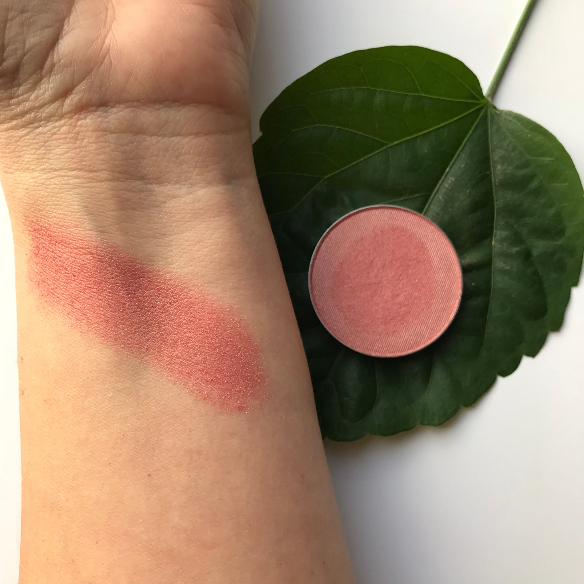 December Pressed Mineral Blush – Root