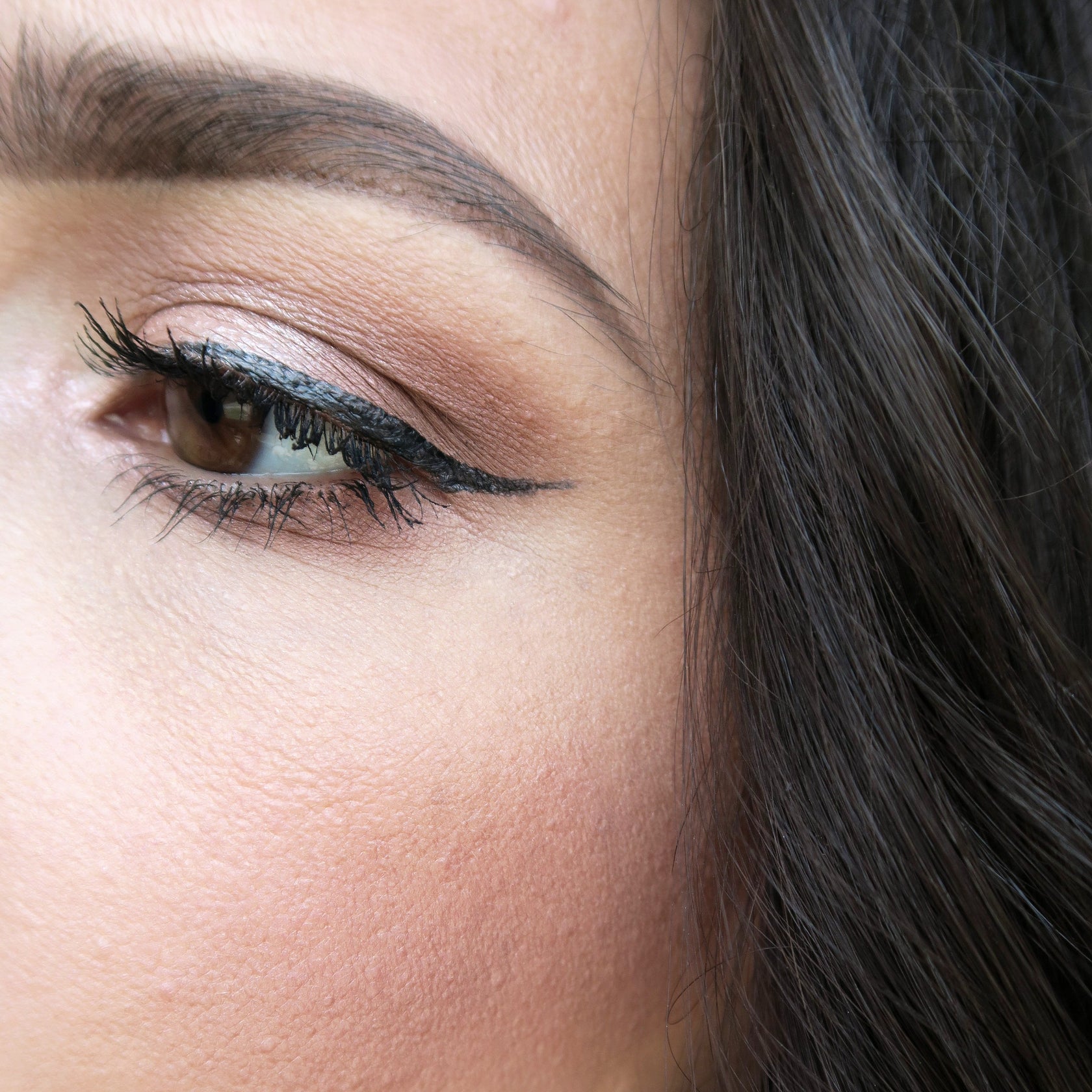 100% Line Liquid Eyeliner – Root